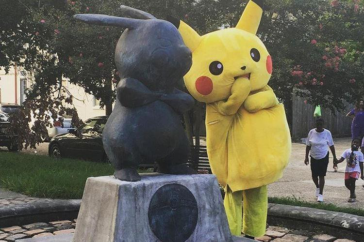 Bất ngờ bức tượng Pikachu xuất hiện chỉ sau một đêm