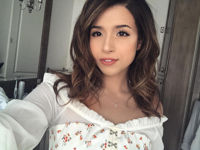 Ngắm nhìn nhan sắc xinh như hoa của nữ streamer Pokimane, không chỉ đẹp ...