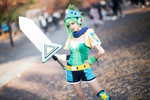 LMHT Cosplay Riven Giả Lập