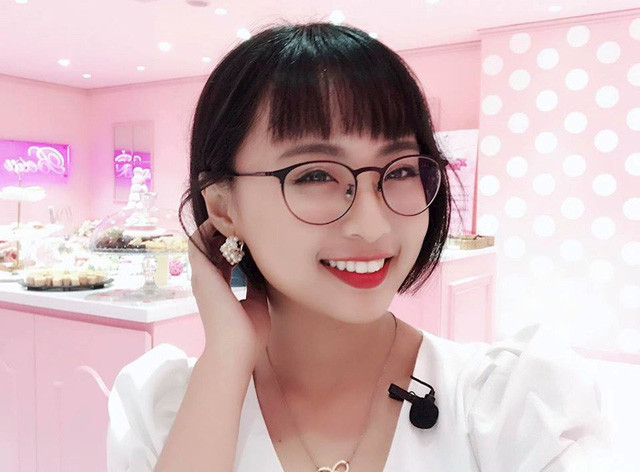 Minh Nghi quá xinh đến mức ai cũng nhận cô là vợ của mình