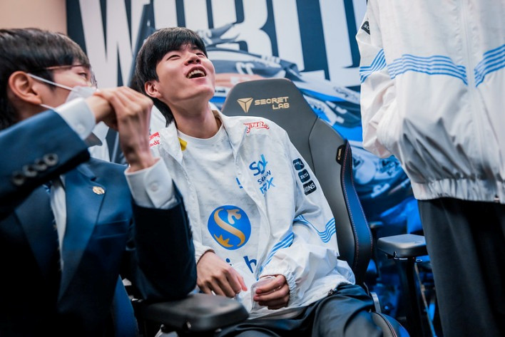 DRX Deft: "Tôi hơi căng thẳng khi nghĩ rằng Nasus sẽ có gì đó... nhưng hóa ra không có gì cả"