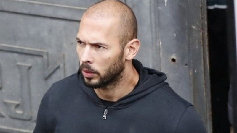 Andrew Tate muốn một chiếc PlayStation mặc dù đang trong tù