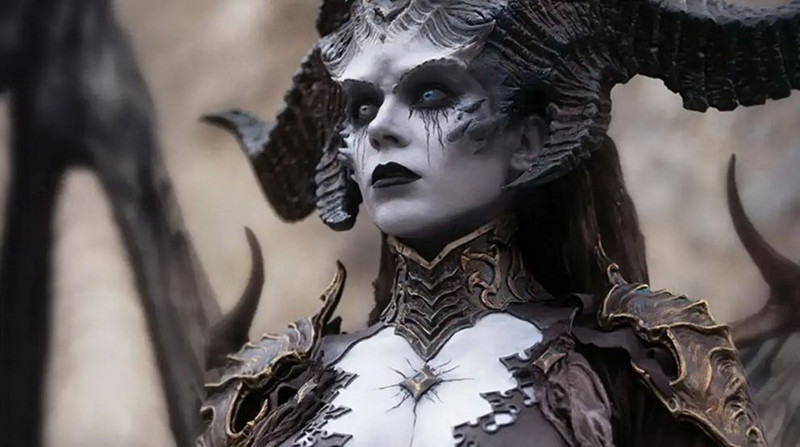 Nữ coser thực hiện bộ ảnh cosplay Lilith sống động chuẩn không cần chỉnh