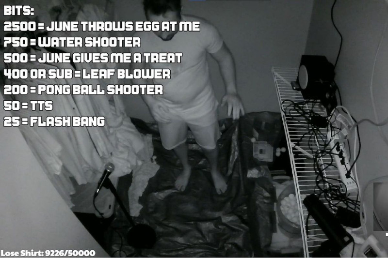 Nam streamer tự đặt ra thử thách hành hạ bản thân trong 3 ngày bằng cách trốn vào tủ quần áo