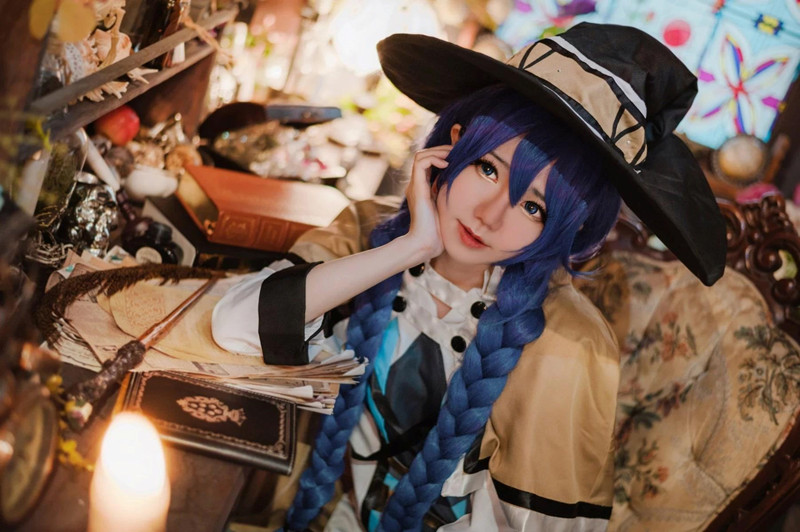 Hóa thân thành Roxy Migurdia, nữ cosplayer nhận cơn mưa lời khen từ ...